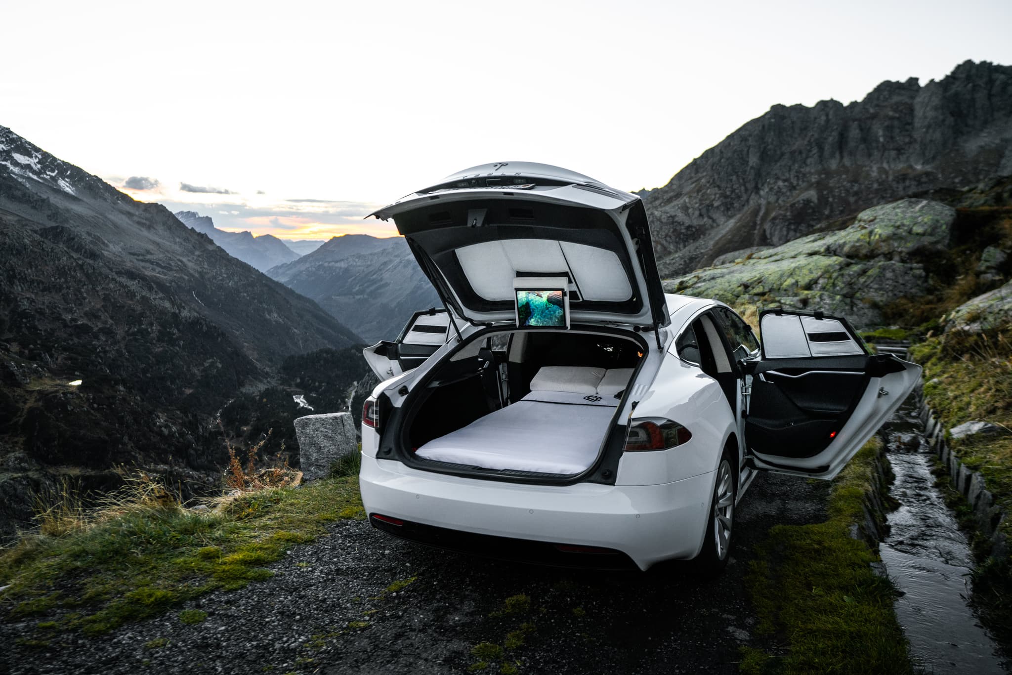 Premium Tesla model S bed | DreamCase